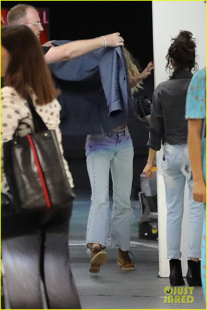 Miley Cyrus Spends the Day with Kaitlynn Carter & Her Mom: Photo ...