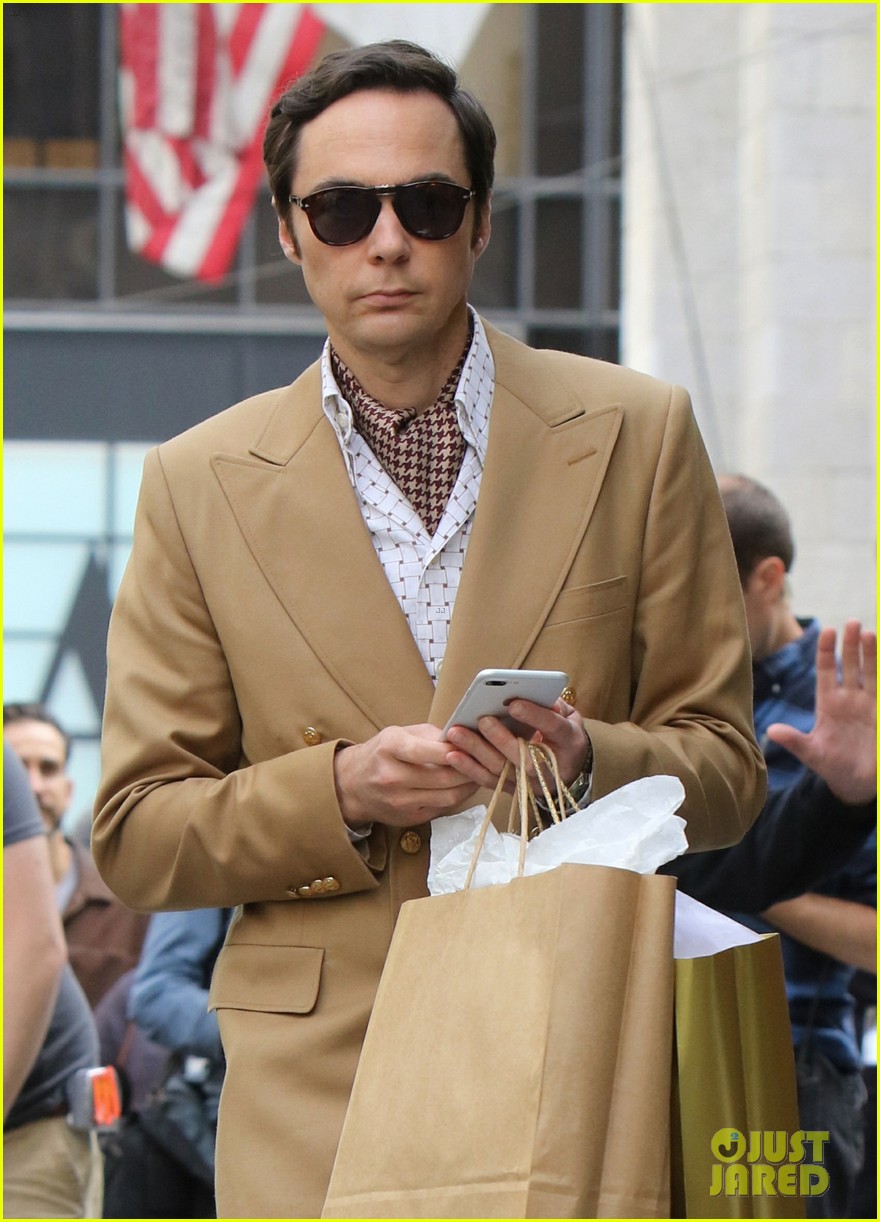 Jim Parsons Films a Shopping Scene for 'The Boys in the Band' Movie ...