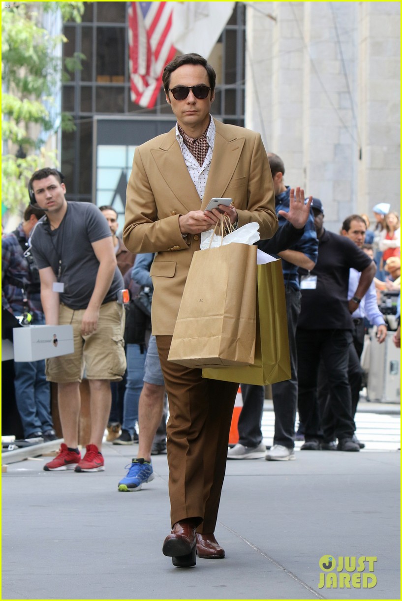 Jim Parsons Films a Shopping Scene for 'The Boys in the Band' Movie ...