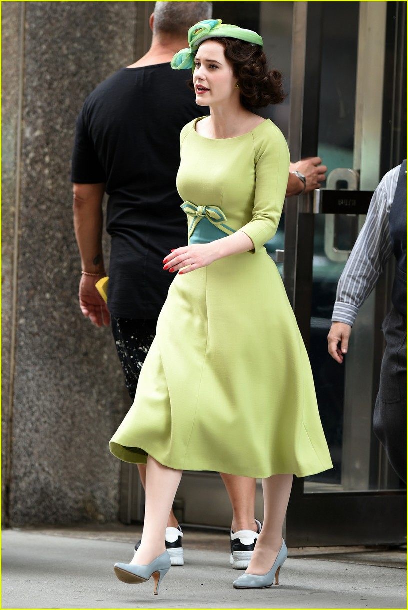 Rachel Brosnahan Gets Glam While Filming 'The Marvelous Mrs. Maisel ...