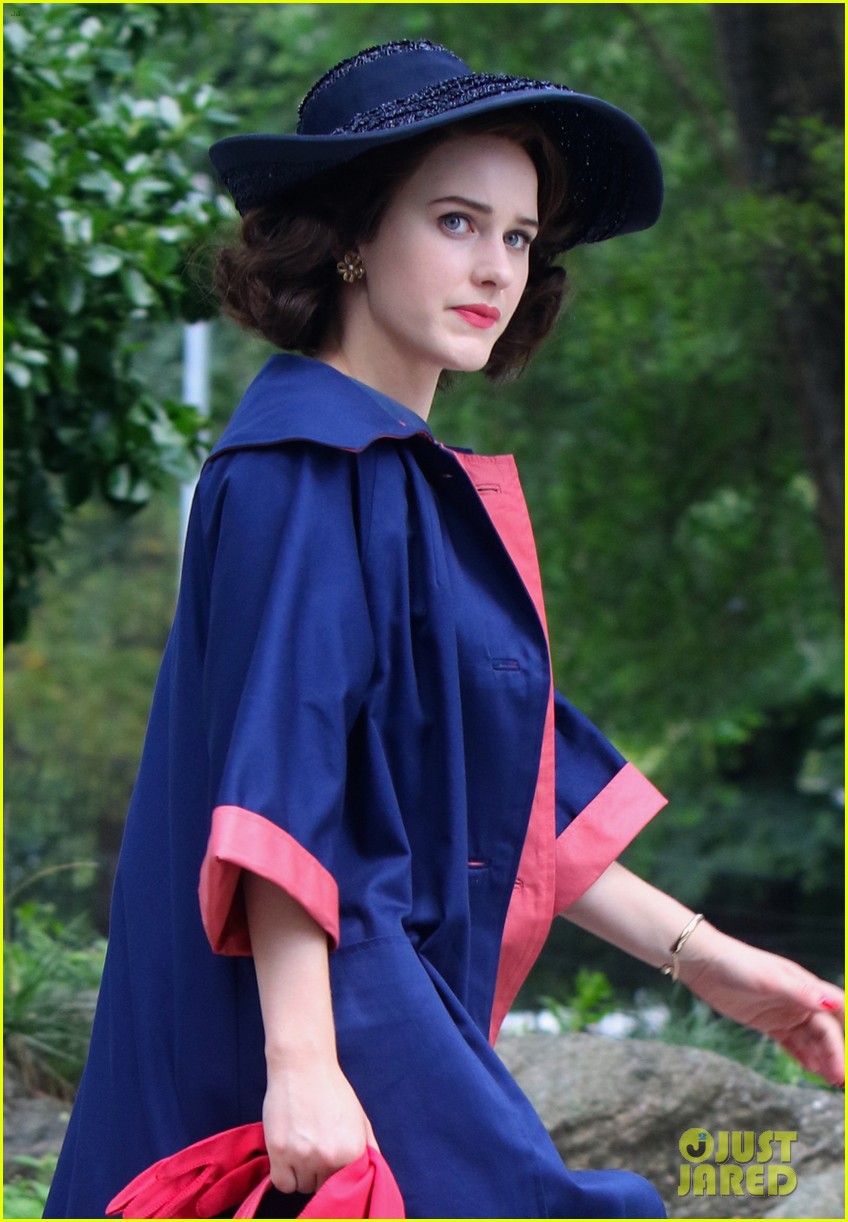 Rachel Brosnahan Gets Into Character on 'The Marvelous Mrs. Maisel' Set ...