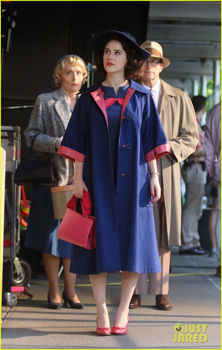 Rachel Brosnahan Gets Into Character on 'The Marvelous Mrs. Maisel' Set ...