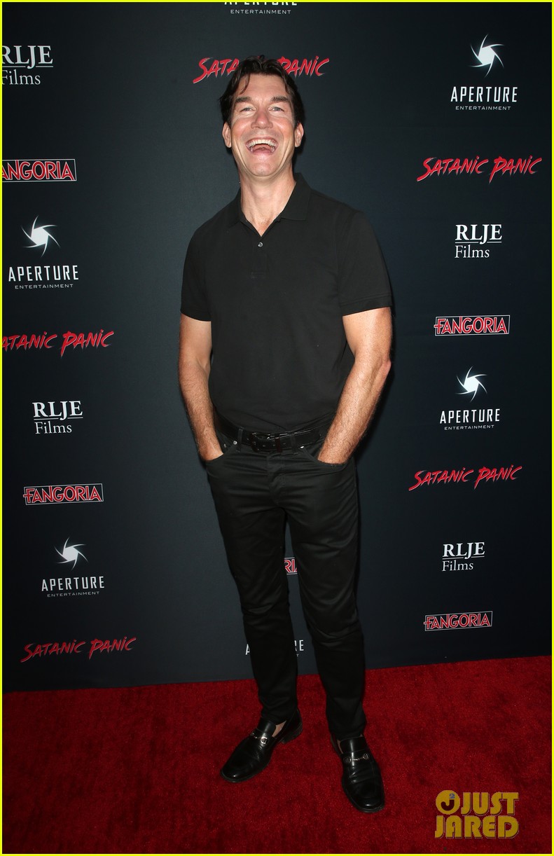 Rebecca Romijn & Jerry O'Connell Couple Up for 'Satanic Panic' Premiere ...