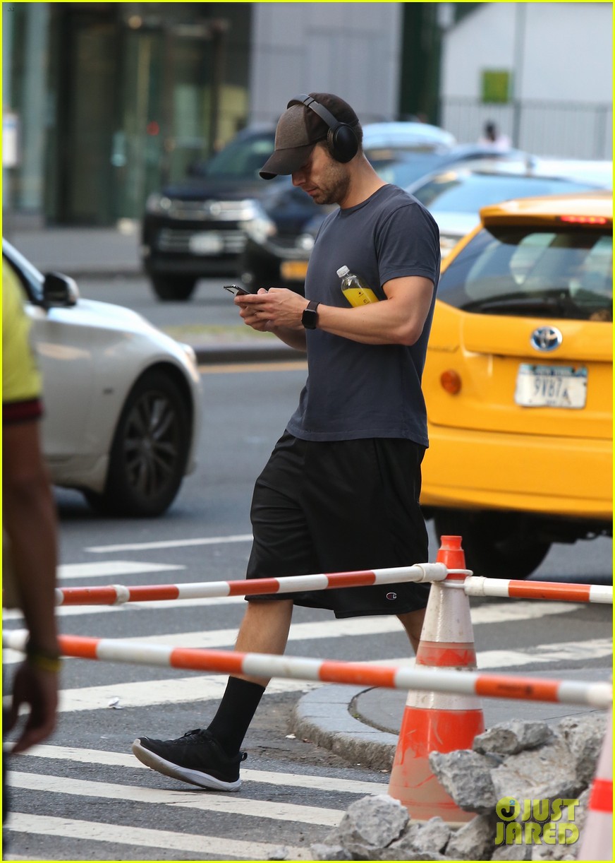 Sebastian Stan Is All Smiles After a Gym Session in NYC: Photo 4339800 ...