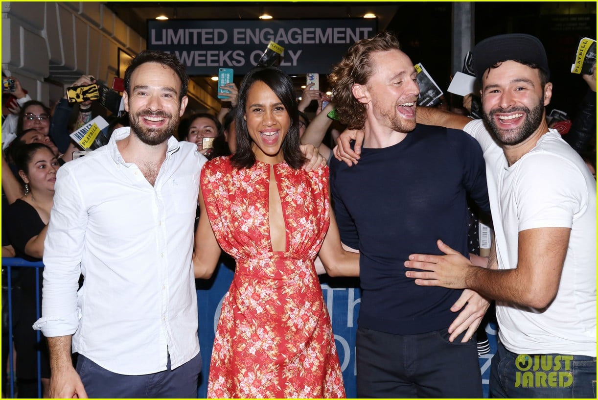 Photo: tom hiddleston betrayal cast outside theater 28 | Photo 4336245 ...