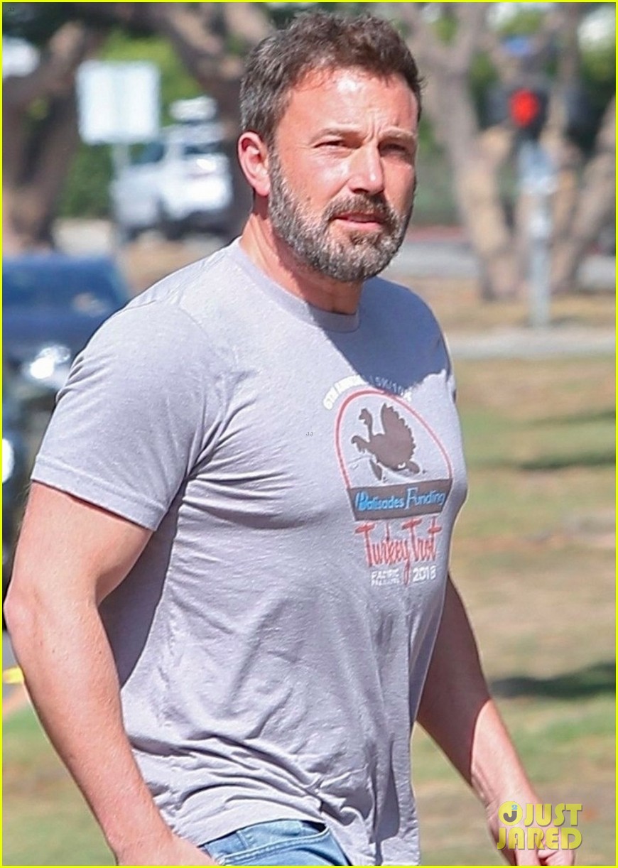 Ben Affleck Looks Buff While Running Errands in Brentwood!: Photo ...