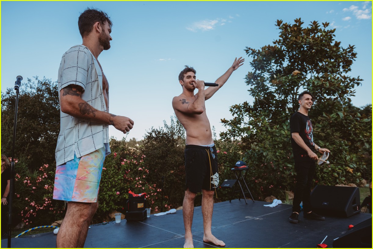 The Chainsmokers' Alex Pall & Drew Taggart Goes Shirtless at an L.A. Pool Party!: Photo 4345776 ...