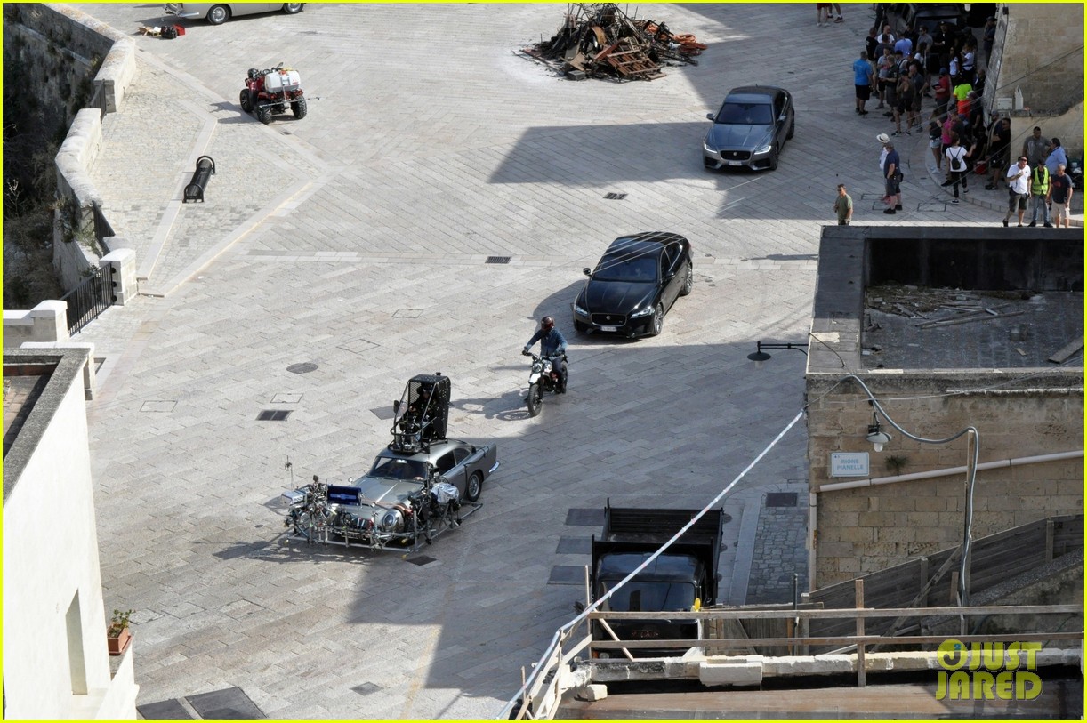 Photo: daniel craig car scene for bond with lea seydoux 09 | Photo ...