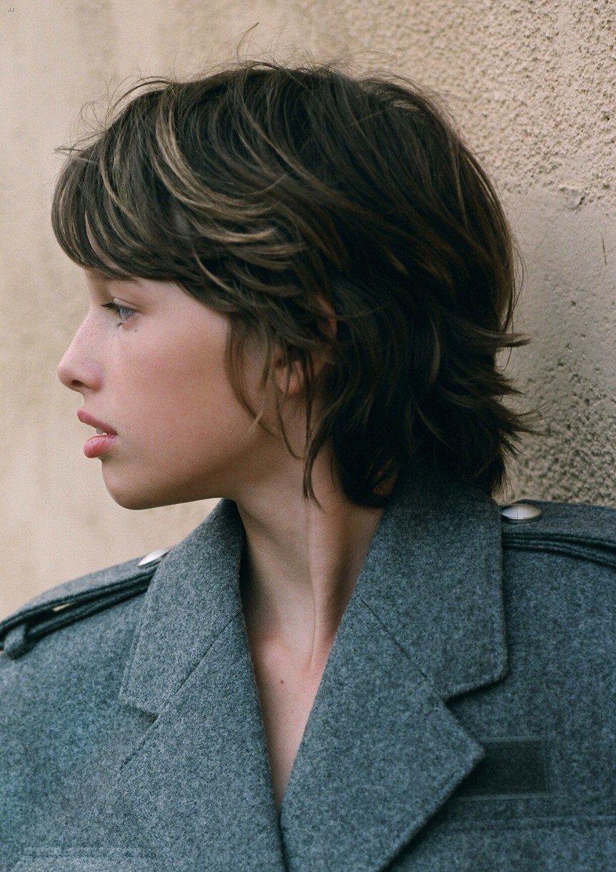 Milla Jovovich's Daughter, Ever Anderson, Makes Magazine Cover Debut ...