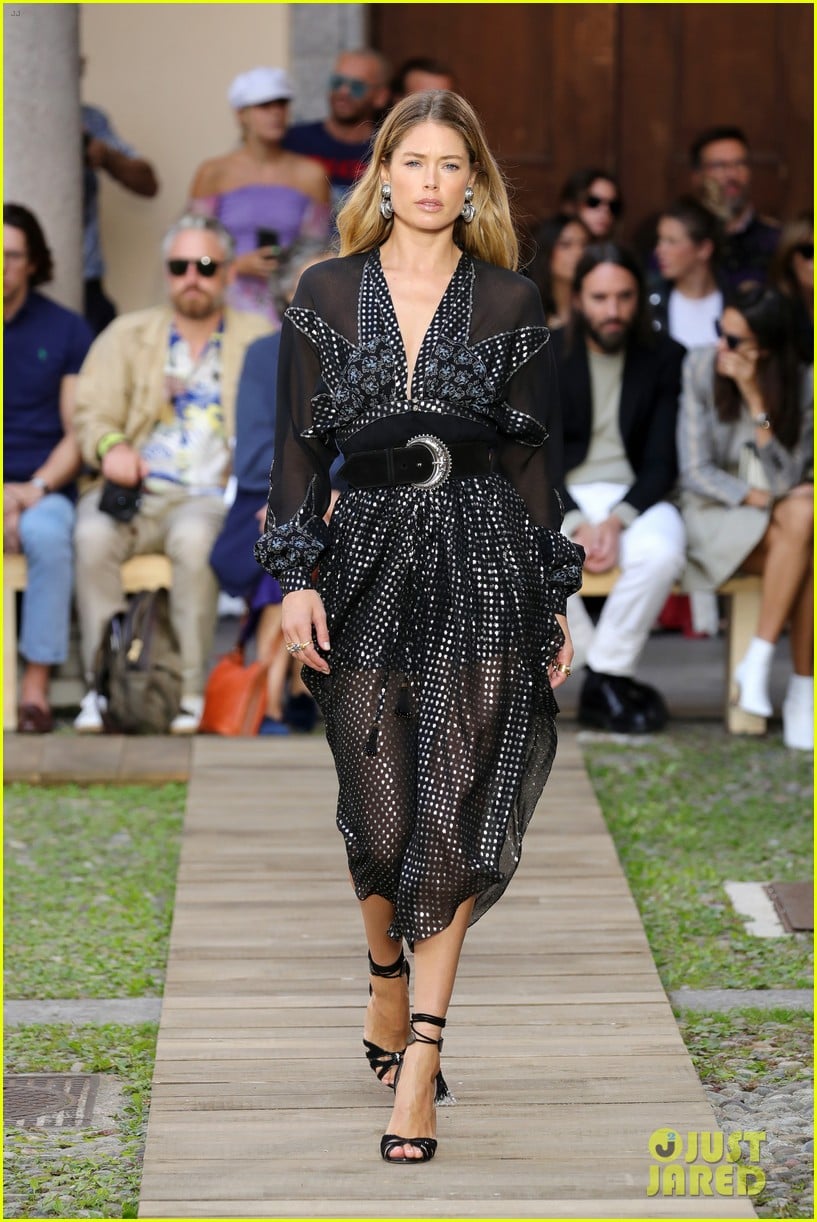 Bella Hadid Dons Velvet Mini Dress at Etro's Milan Fashion Week Show ...