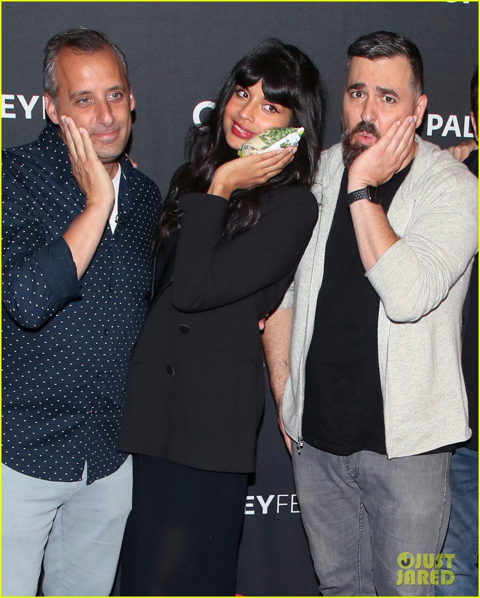 Jameela Jamil Walks the Carpet With Frozen Peas Following Dental ...