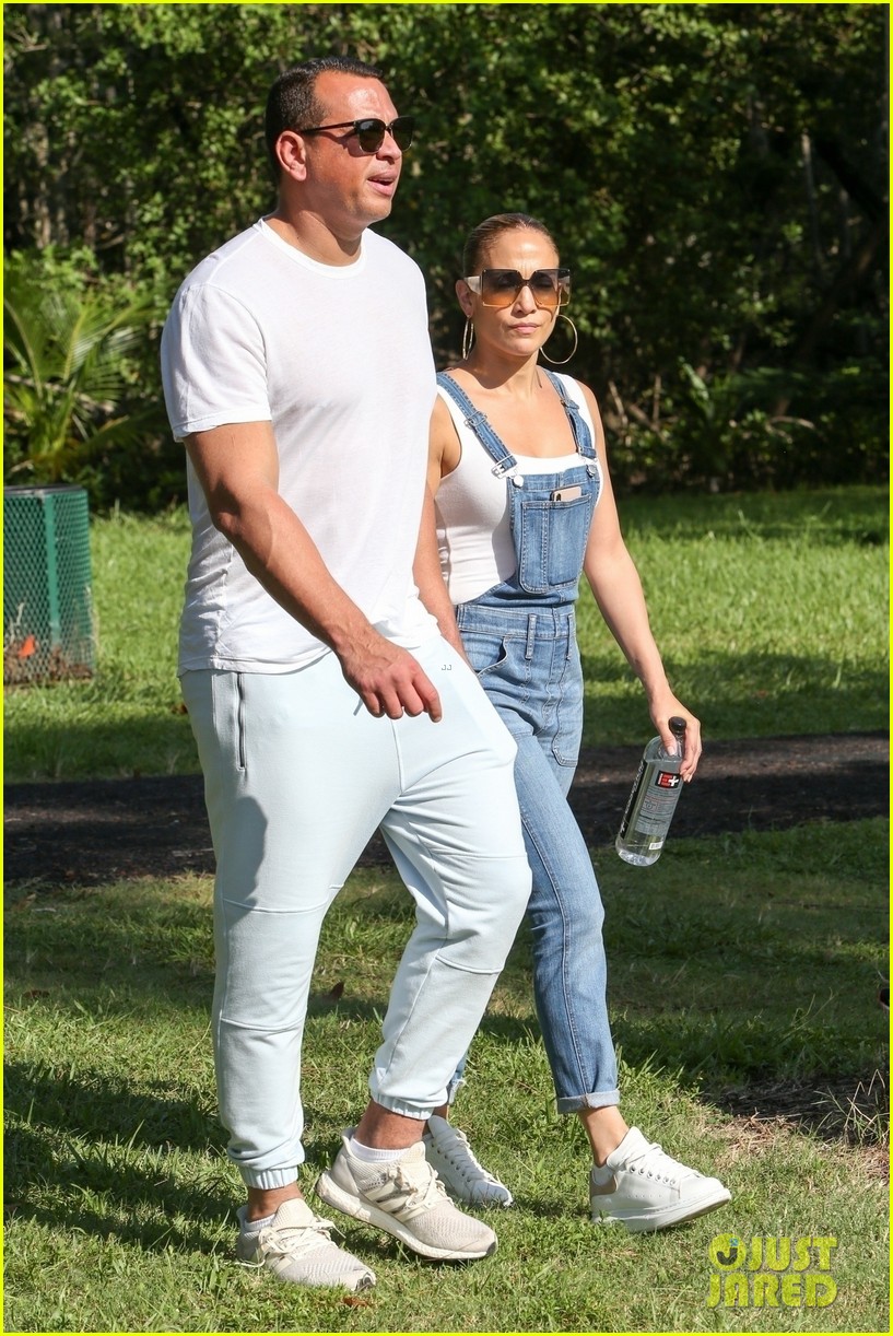 Jennifer Lopez & Alex Rodriguez Meet Up With Marc Anthony & Girlfrend ...
