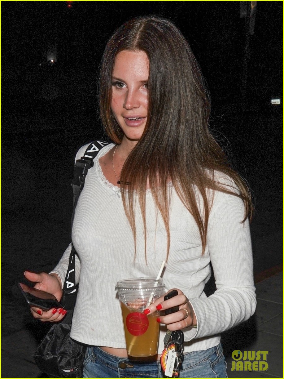 Lana Del Rey Attends an Evening Church Service in LA: Photo 4360487 ...