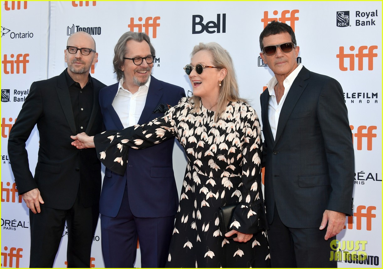 Meryl Streep Premieres 'The Laundromat' During TIFF 2019!: Photo ...