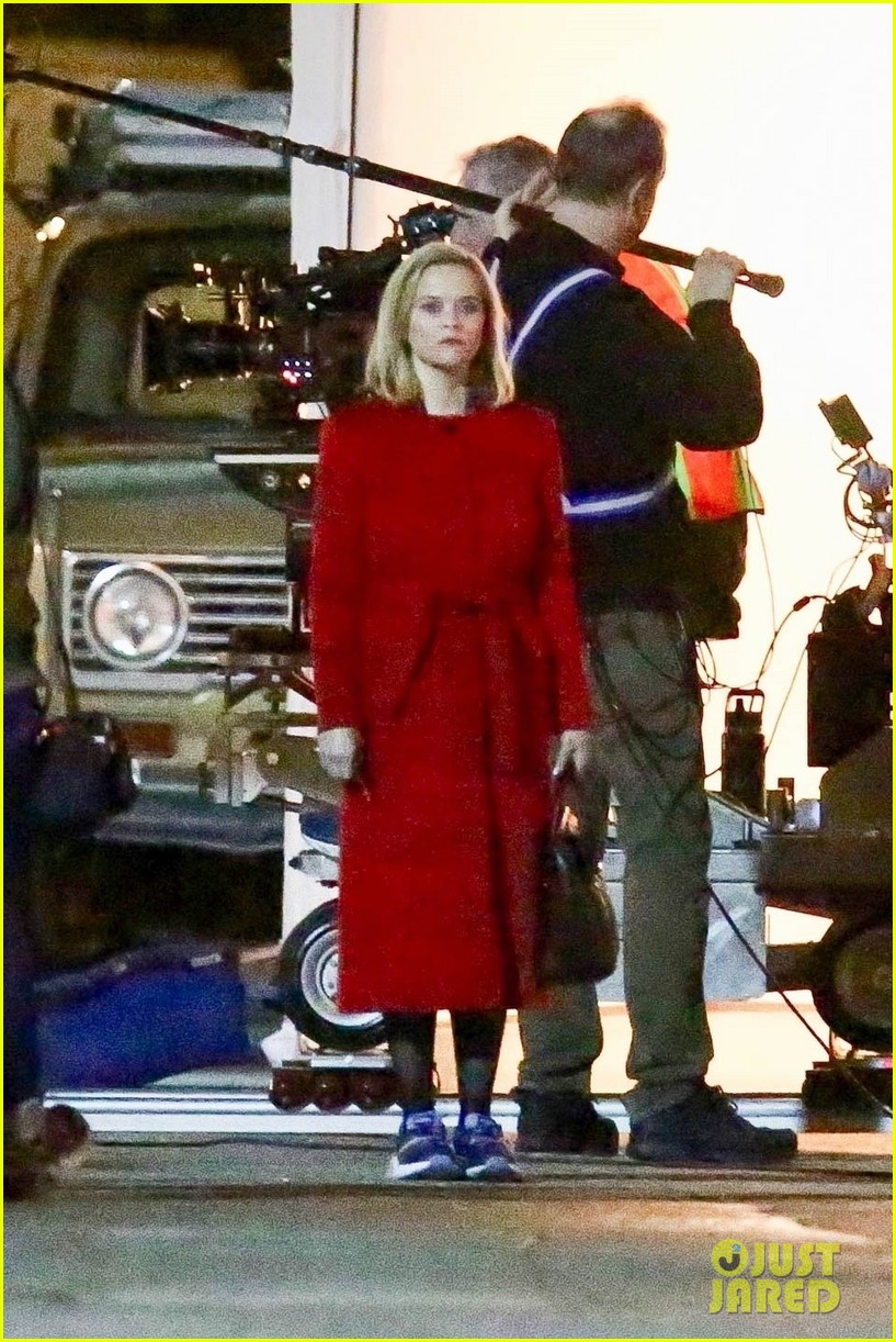 Reese Witherspoon Films Late Night Scenes for 'Little Fires Everywhere ...