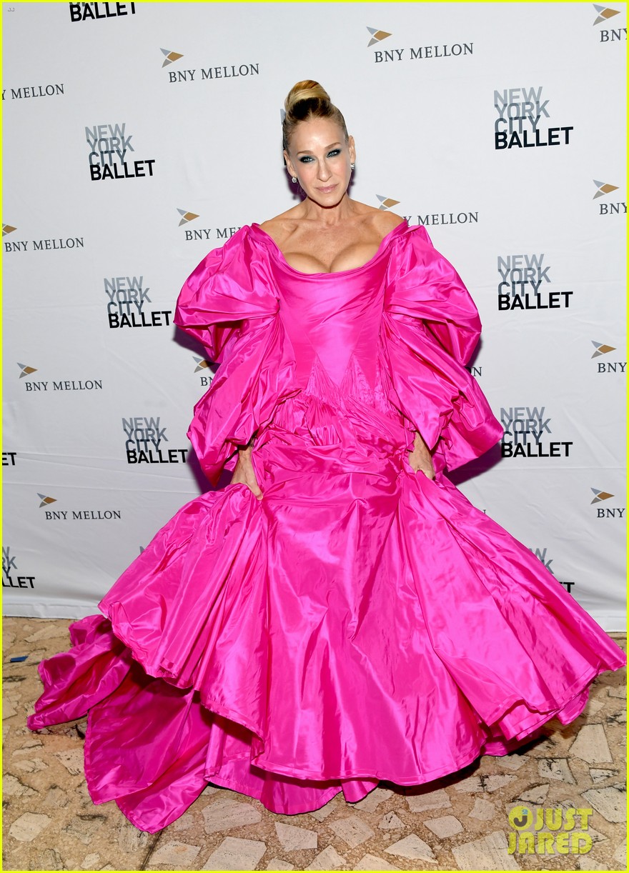 Sarah Jessica Parker Wows in Pink Gown for NYC Ballet Fall Fashion Gala ...