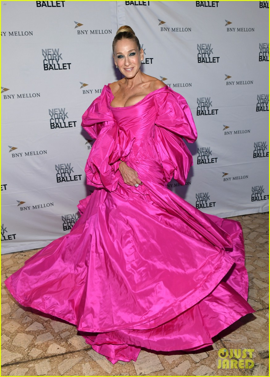 Sarah Jessica Parker Wows in Pink Gown for NYC Ballet Fall Fashion Gala ...