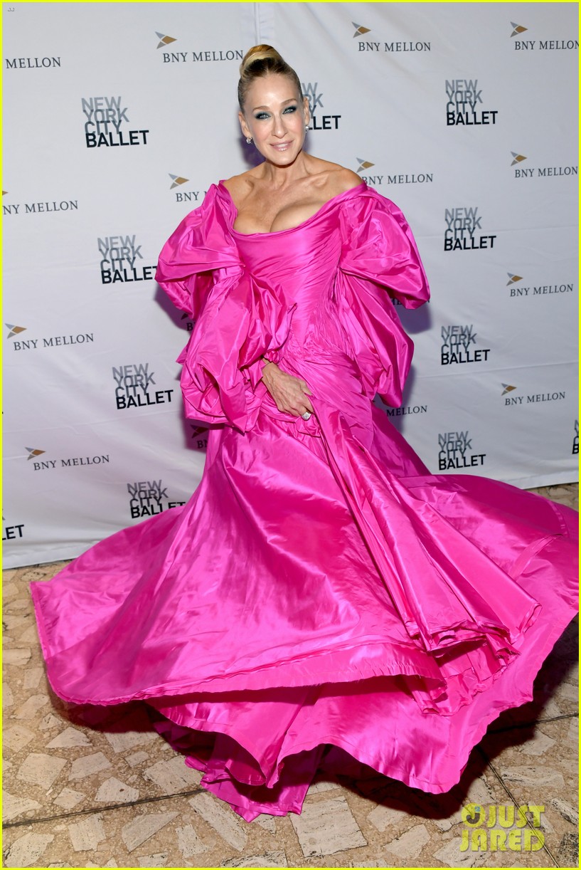 Sarah Jessica Parker Wows in Pink Gown for NYC Ballet Fall Fashion Gala ...