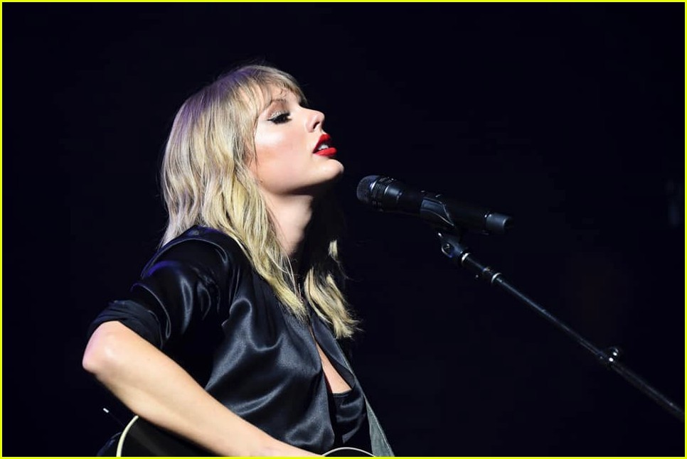 Taylor Swift Plays First Concert of 'Lover' Era in Paris!: Photo ...