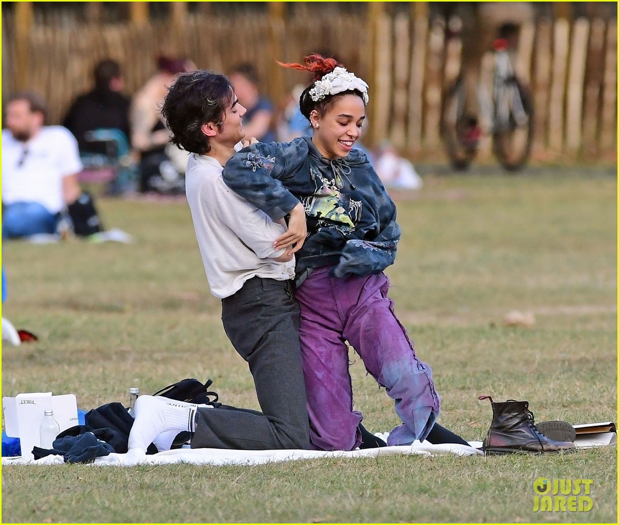 FKA twigs Flaunts PDA with New Boyfriend Reuben Esser During Playful ...