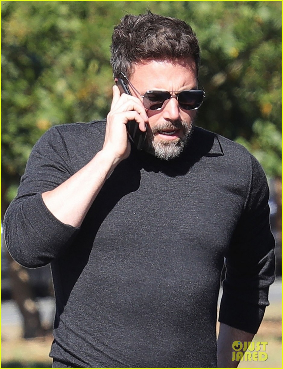 Ben Affleck Shows Off His Buff Figure While Out in Brentwood: Photo ...