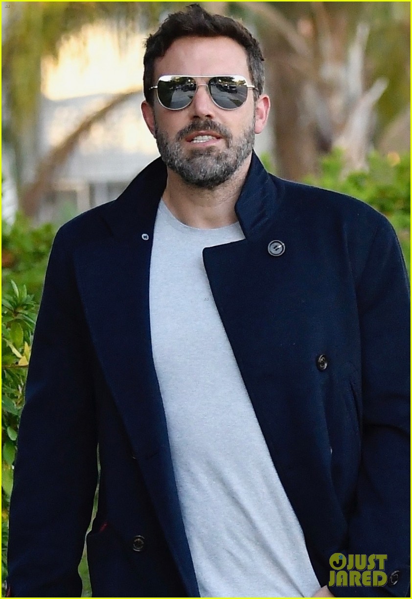 Ben Affleck Shows Off His Buff Figure While Out in Brentwood: Photo ...