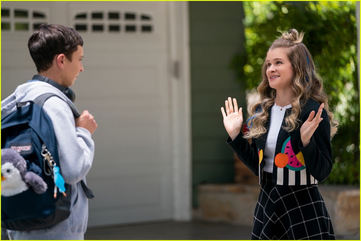 Netflix Debuts 'Atypical' Season 3 Trailer & First Look Images: Photo ...