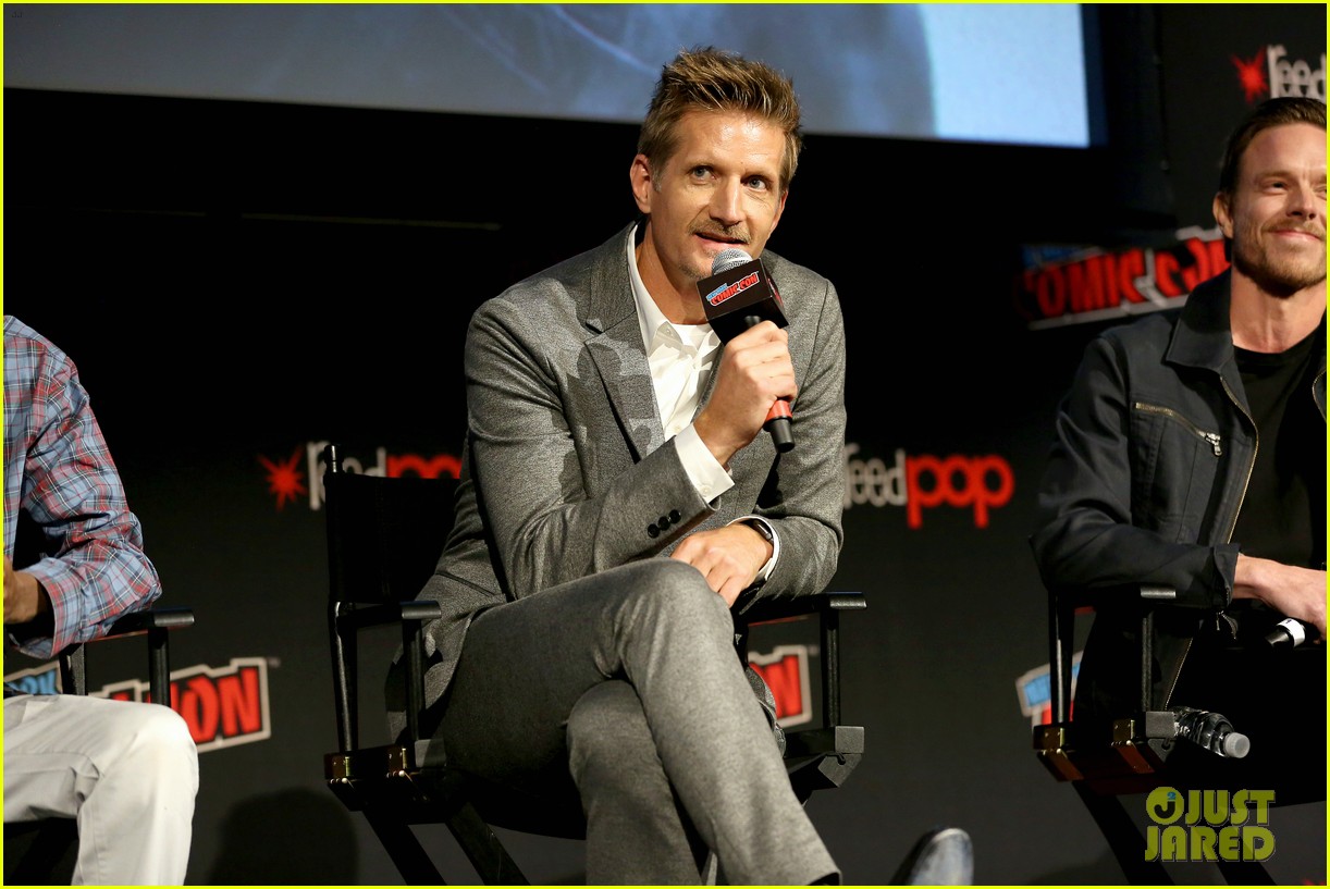 Lizzy Caplan & 'Castle Rock' Preview the New Season at NYCC!: Photo ...