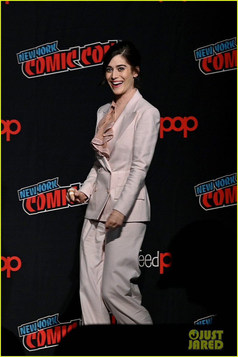 Lizzy Caplan & 'Castle Rock' Preview the New Season at NYCC!: Photo ...