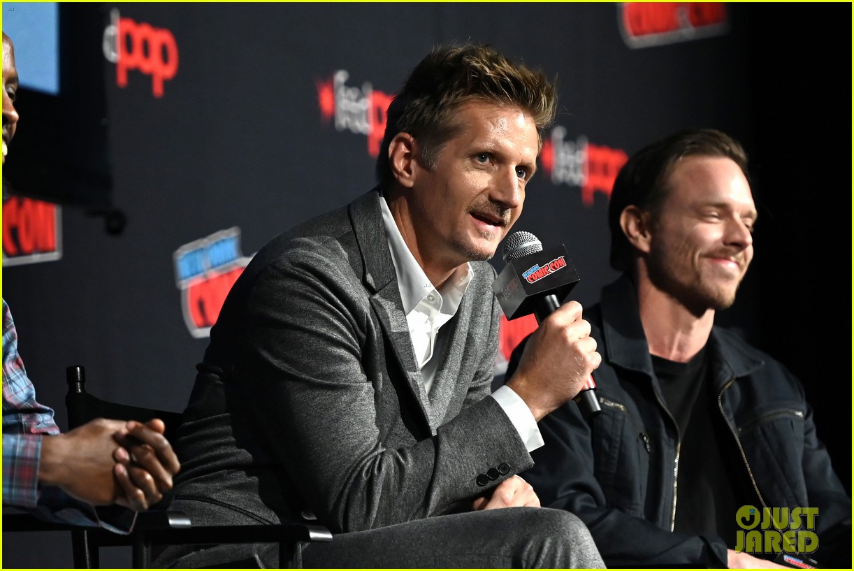 Lizzy Caplan & 'Castle Rock' Preview the New Season at NYCC!: Photo ...