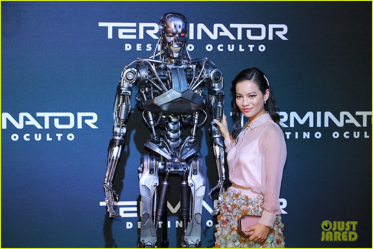 Linda Hamilton & Mackenzie Davis Bring 'Terminator: Dark Fate' To ...