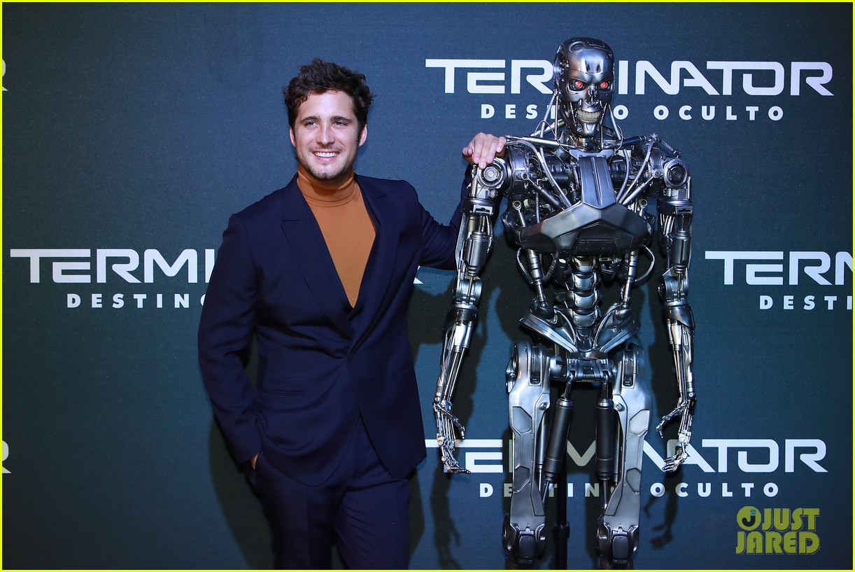 Linda Hamilton & Mackenzie Davis Bring 'Terminator: Dark Fate' To ...