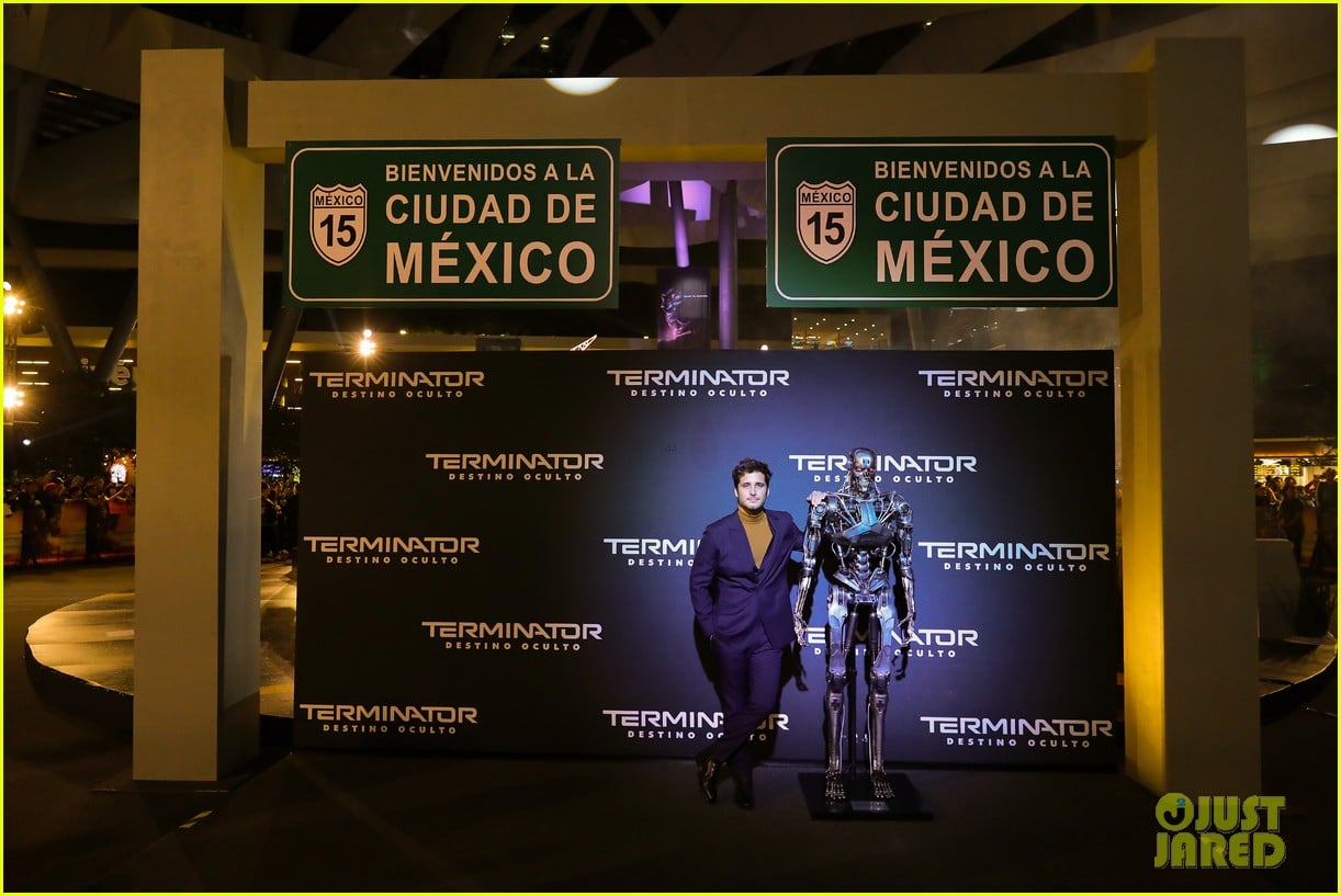 Linda Hamilton & Mackenzie Davis Bring 'Terminator: Dark Fate' To ...