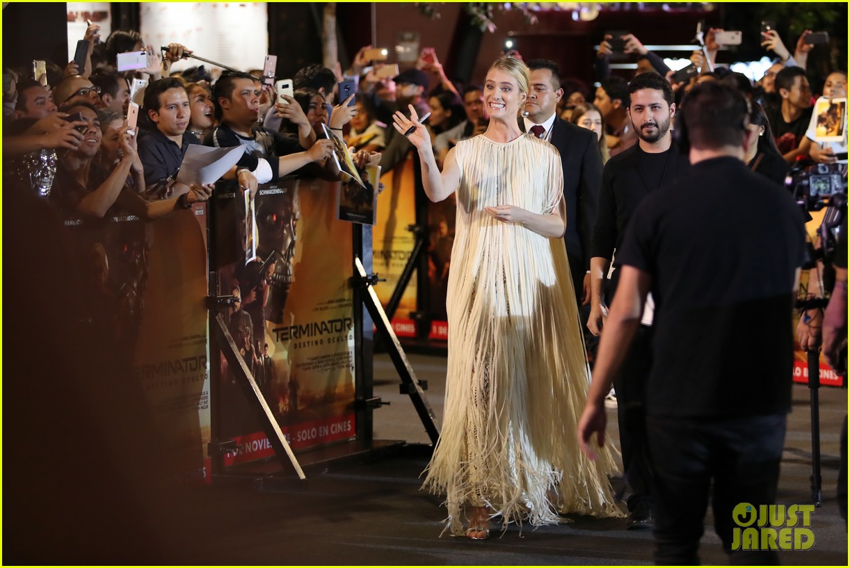 Linda Hamilton & Mackenzie Davis Bring 'Terminator: Dark Fate' To ...