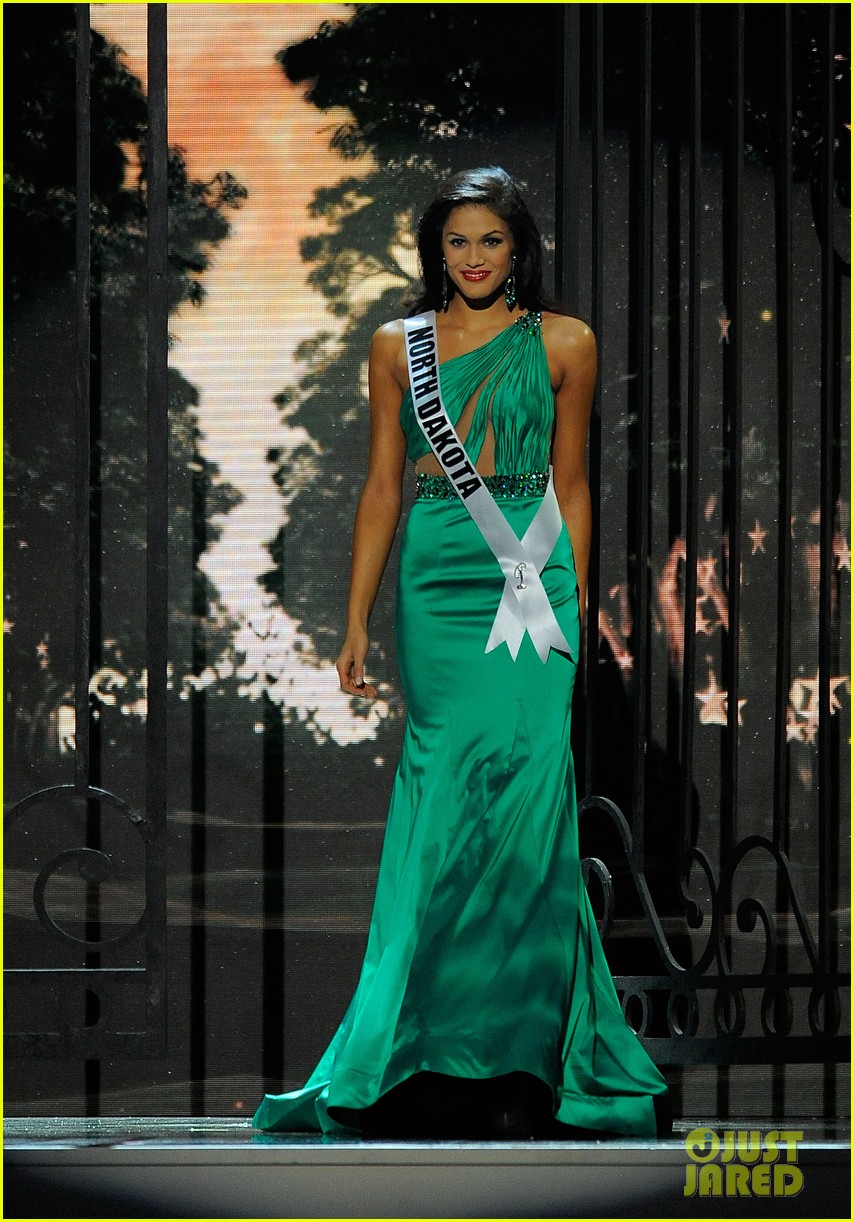 Josh Duhamel Packs on PDA with Miss World America's Audra Mari in New ...