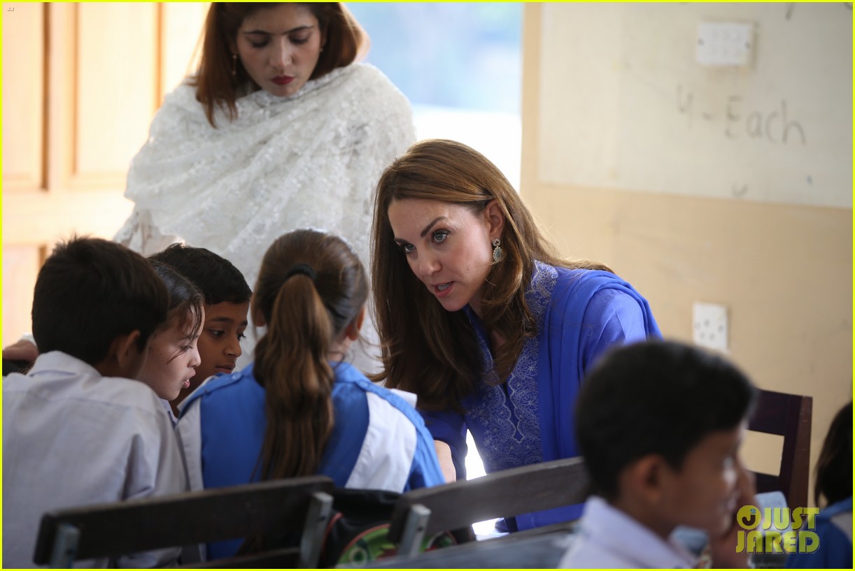 Duchess Kate & Prince William Meet with Princess Diana's Friend in ...