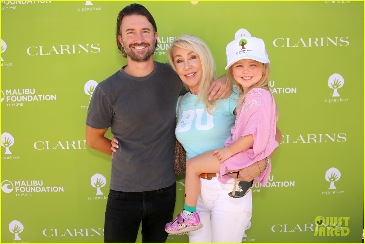 Jaime King Brings Her Kids to Re-Plant Love Event Hosted by Clarins ...