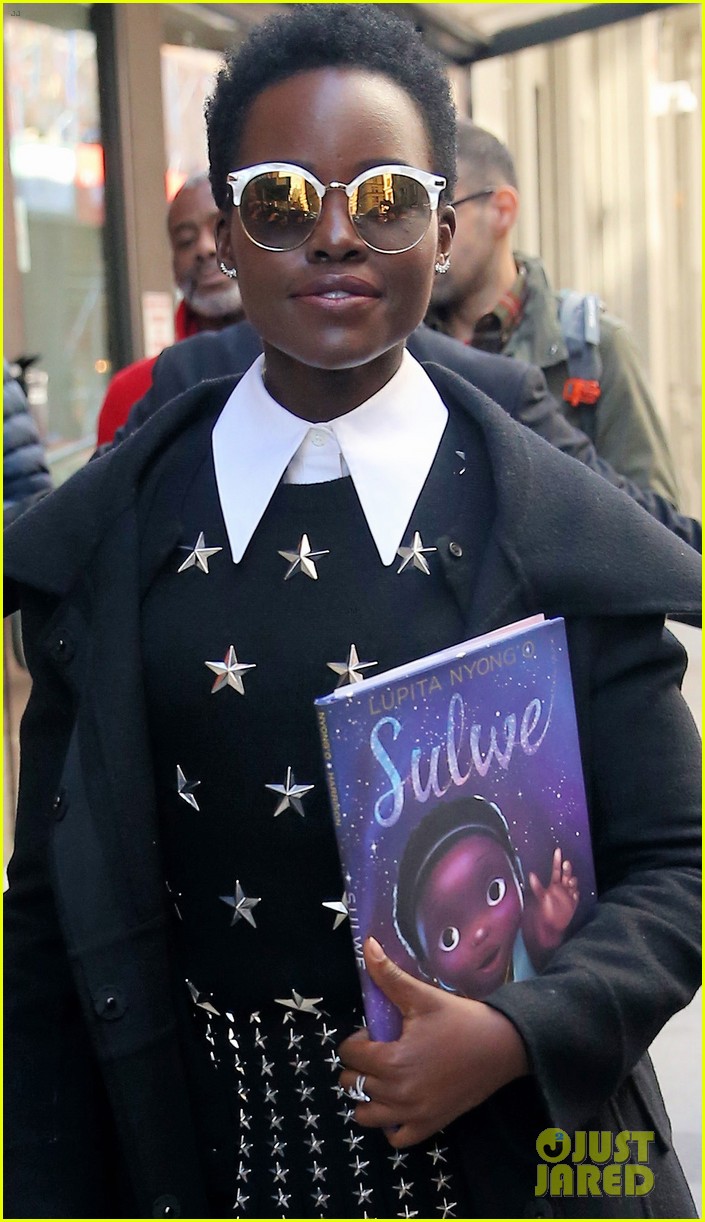 Lupita Nyong'o Attends 'Sulwe' Book Signing in NYC: Photo 4373906 ...