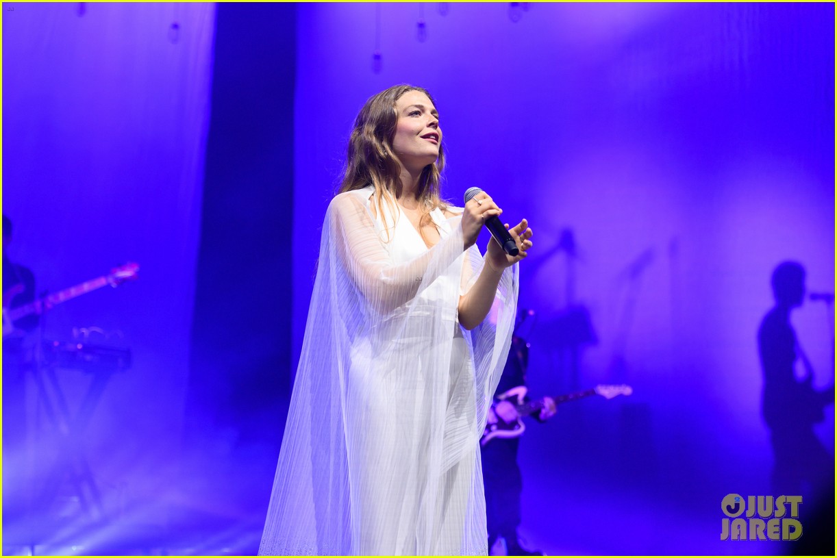 Maggie Rogers Lives Out a Dream with Radio City Concert!: Photo 4364079 ...