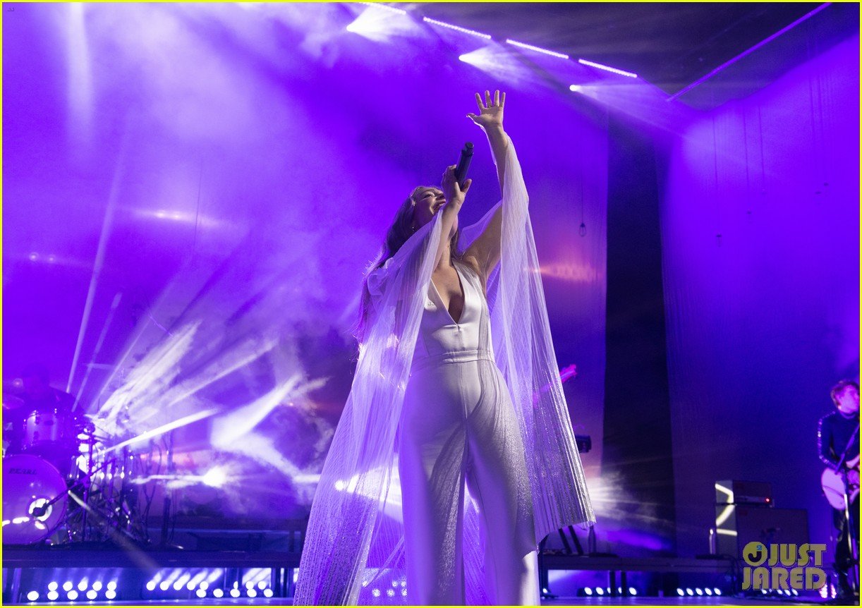 Maggie Rogers Lives Out a Dream with Radio City Concert!: Photo 4364080 ...