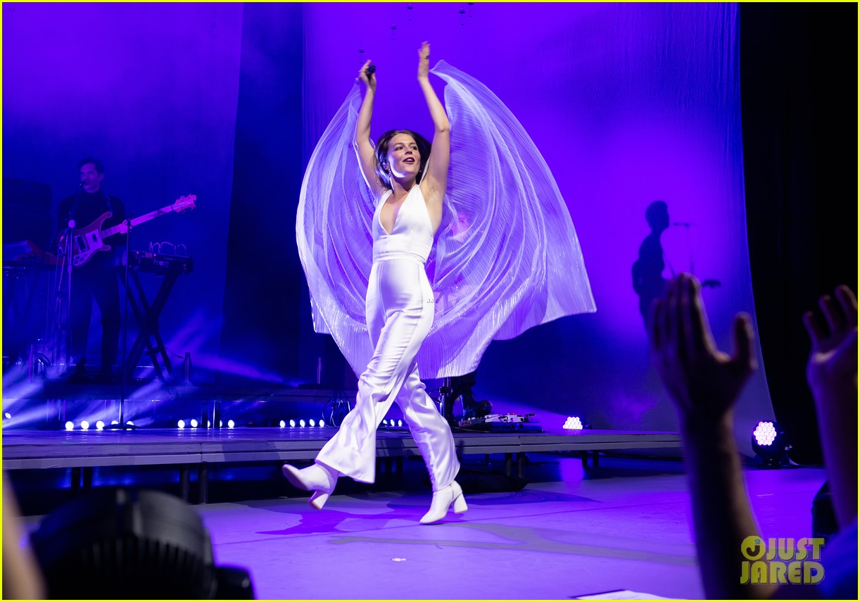 Maggie Rogers Lives Out a Dream with Radio City Concert!: Photo 4364092 ...