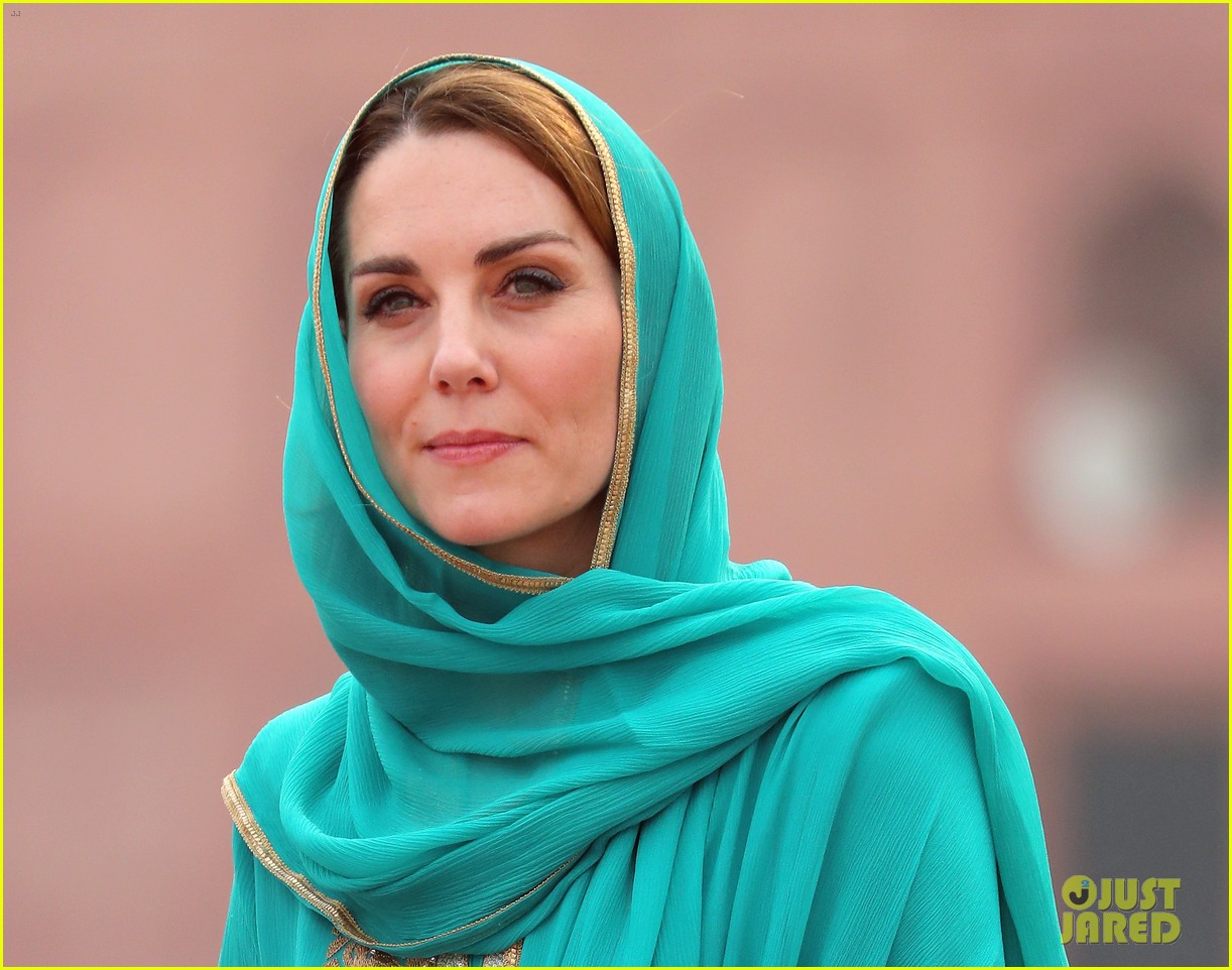 Kate Middleton Visits a Mosque in Pakistan in Traditional Attire with ...