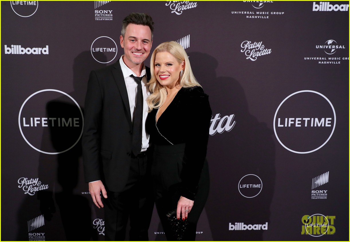 Megan Hilty & Jessie Mueller Match in Black at 'Patsy & Loretta ...