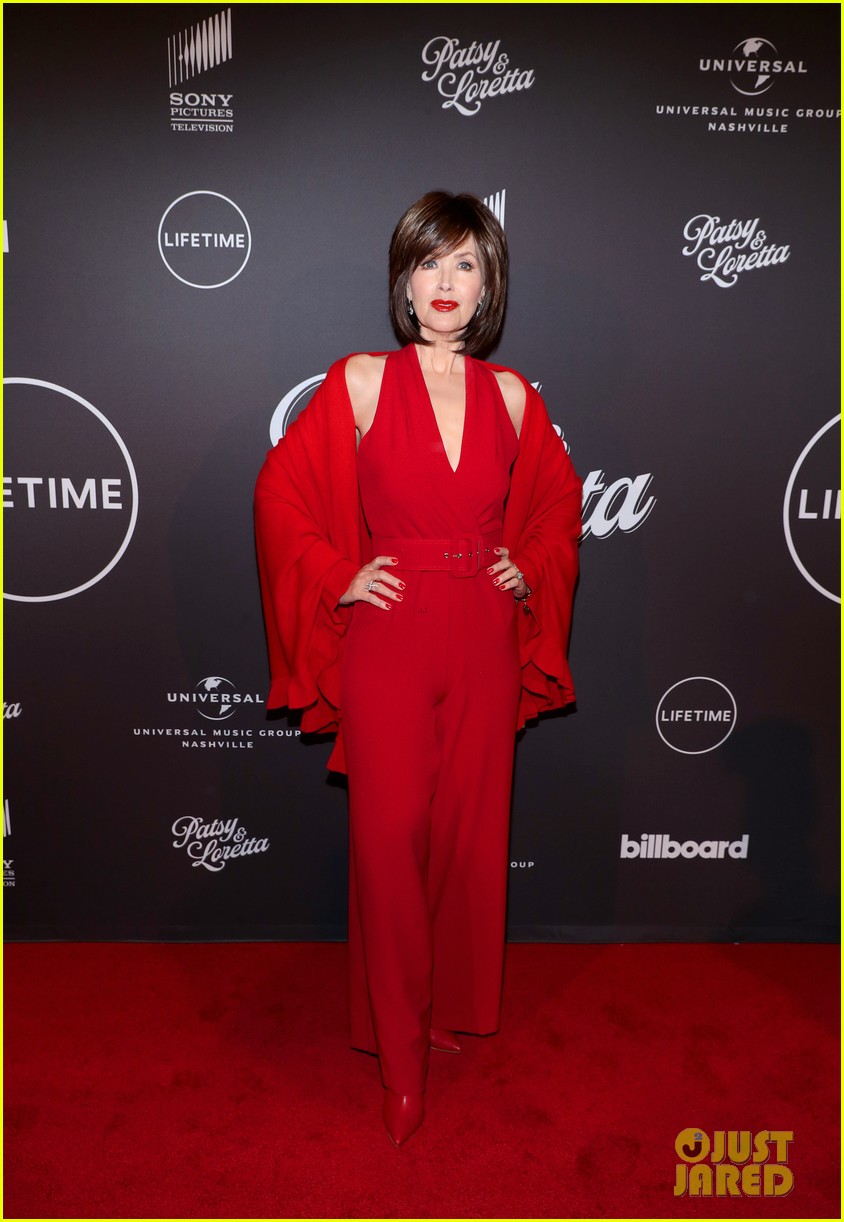 Megan Hilty & Jessie Mueller Match in Black at 'Patsy & Loretta ...