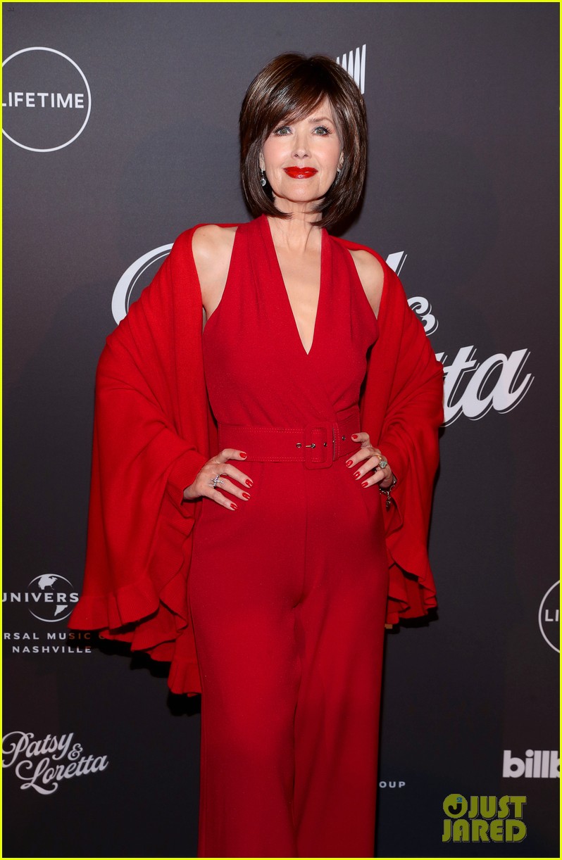 Megan Hilty & Jessie Mueller Match in Black at 'Patsy & Loretta ...