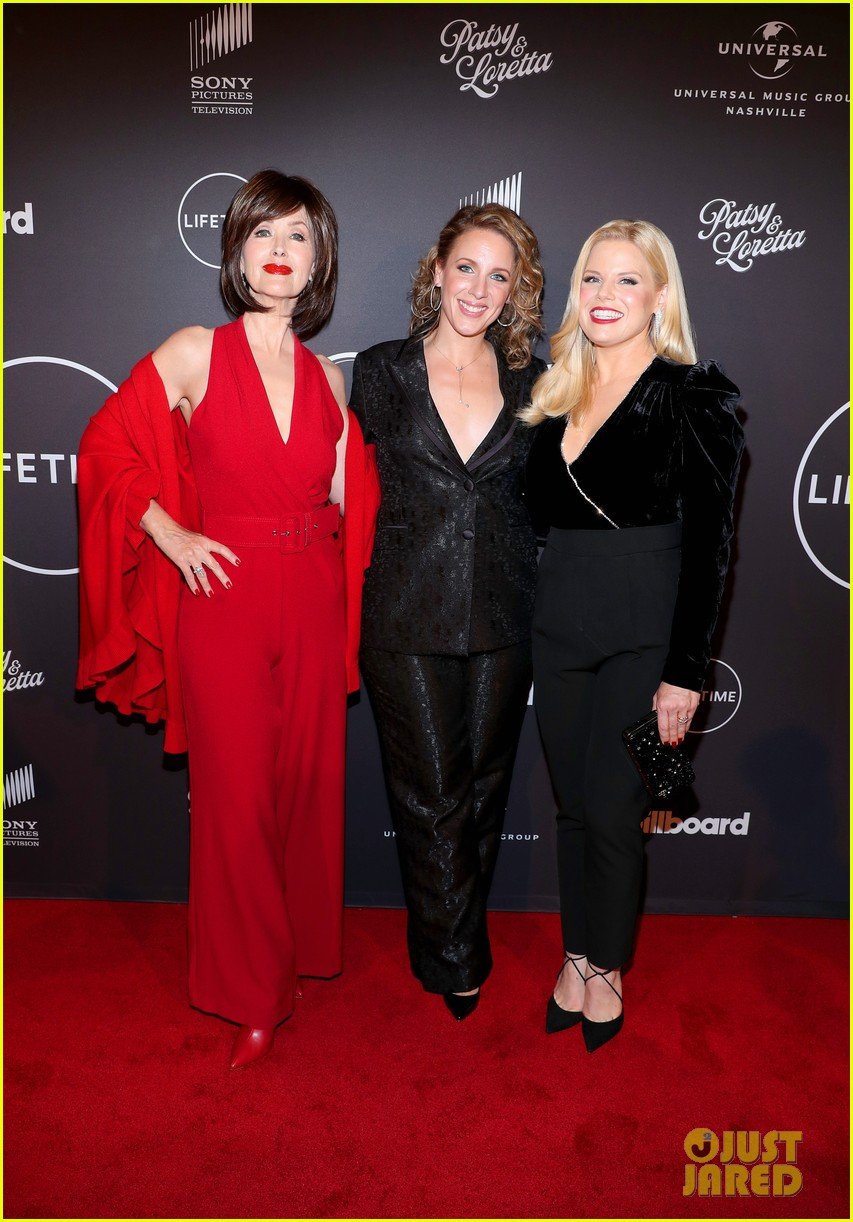 Megan Hilty & Jessie Mueller Match in Black at 'Patsy & Loretta ...