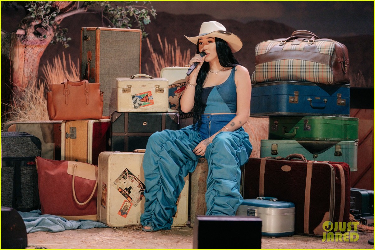 Noah Cyrus Performs New Song 'July' On 'The Late Late Show' - Watch ...