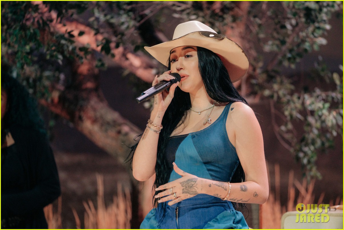 Noah Cyrus Performs New Song 'July' On 'The Late Late Show' - Watch ...