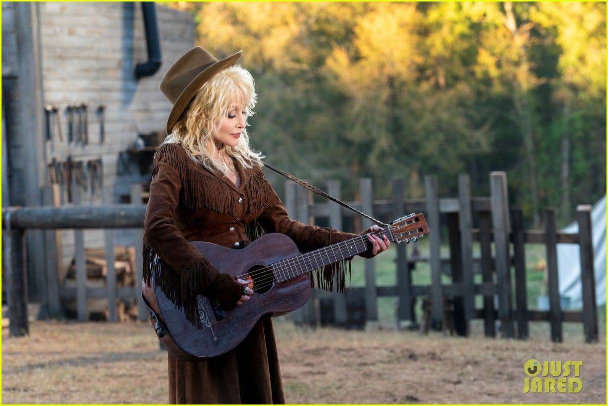 Netflix Debuts First Look Photos at Dolly Parton's New Show ...