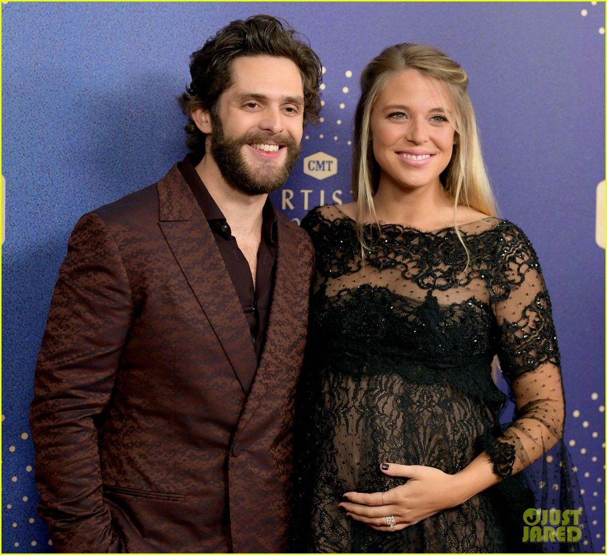 Thomas Rhett Gets Support From Pregnant Wife Lauren Akins at 2019 CMT ...